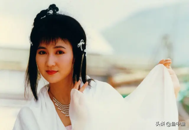 "The most beautiful young boy" Chen Meiqi has a rough love road. She ...