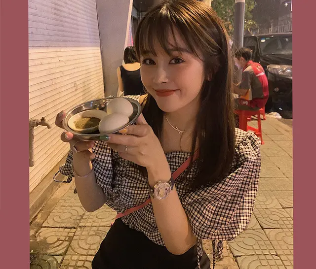 Lin Shanshan and Sydney live upstairs and downstairs. Internet ...