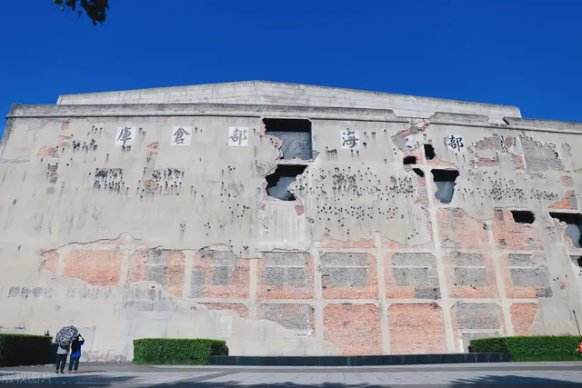 During the Battle of Songhu, 170 divisions across the country were ...