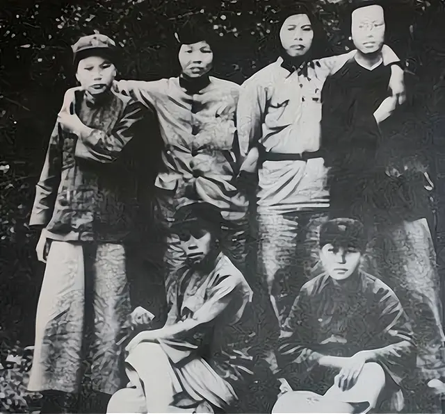 He Zizhen died of illness at the age of 75 in 1984, and a hard foreign ...