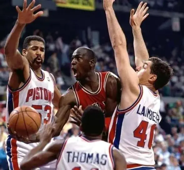 Scene 1: Jordan: fxxk, are you a fool? You just rush in with the ball ...