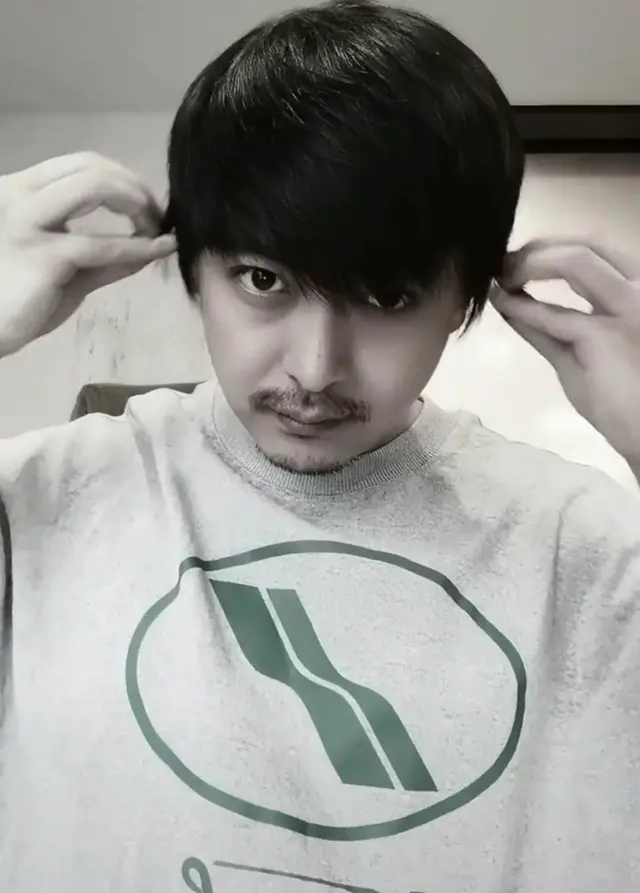 Li Jiahang was quarantined for 20 days, her hair was about to cover her ...