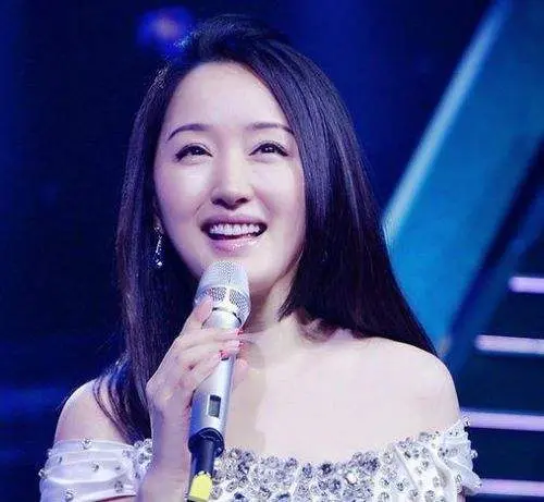 For 28 years, the lives of Yang Yuying and Mao Ning are too different ...