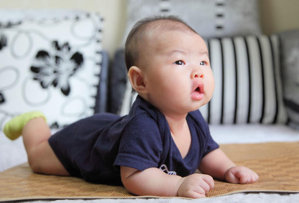 婴儿大拇指内扣（你家6个月的宝宝） 幼儿百科 魔术铺